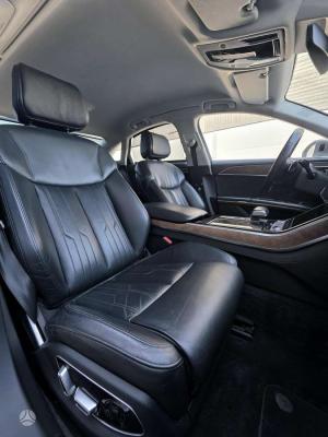 Pelēks Audi A8 2017 Šauļi, ar dzinēja tilpumu 2.97 L un nobraukumu 380 tūkst. km par 22500 €, foto 24 vietnē AUTOMOTO.COM.LV
