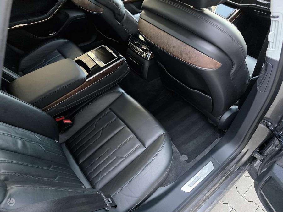 Pelēks Audi A8 2017 Šauļi, ar dzinēja tilpumu 2.97 L un nobraukumu 380 tūkst. km par 22500 €, foto 25 vietnē AUTOMOTO.COM.LV