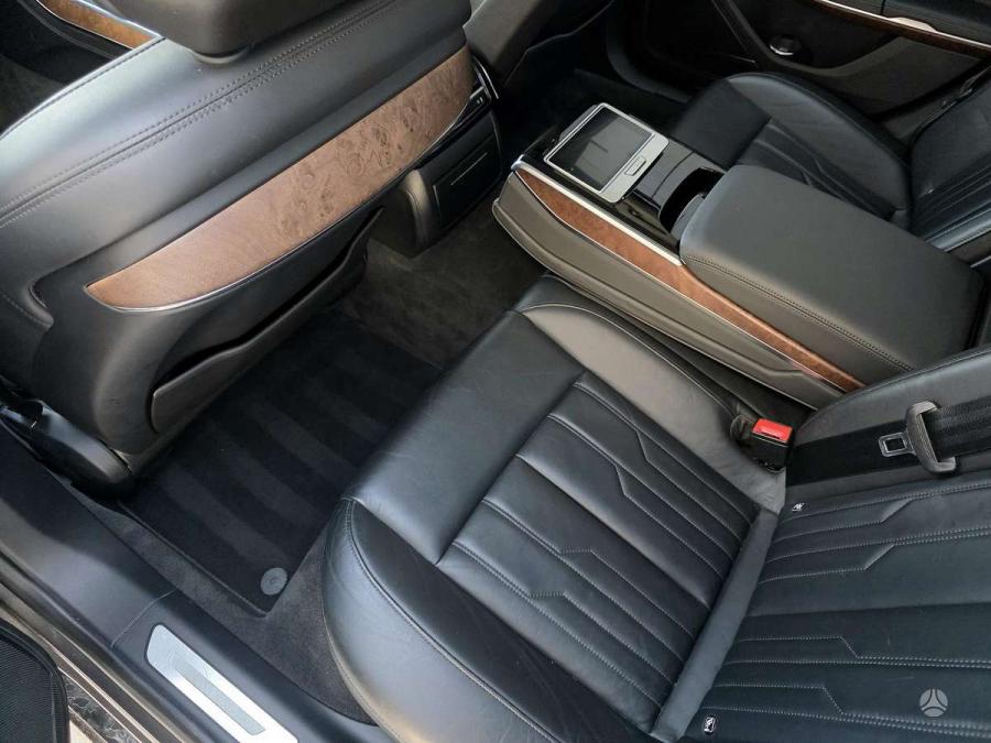 Pelēks Audi A8 2017 Šauļi, ar dzinēja tilpumu 2.97 L un nobraukumu 380 tūkst. km par 22500 €, foto 27 vietnē AUTOMOTO.COM.LV