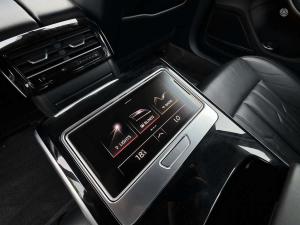 Pelēks Audi A8 2017 Šauļi, ar dzinēja tilpumu 2.97 L un nobraukumu 380 tūkst. km par 22500 €, foto 31 vietnē AUTOMOTO.COM.LV