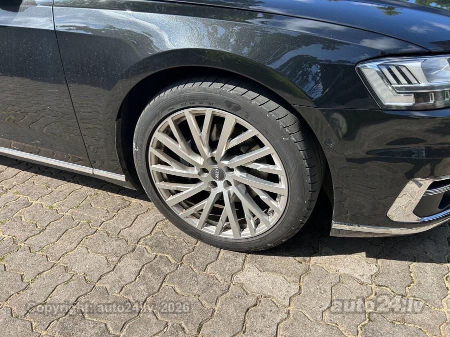 Grey Audi A8 2017 in Tallinn, with an engine capacity of 3.00 L and mileage of 206 thousand km for 29500 €, photo 4 on AUTOMOTO.COM.LV