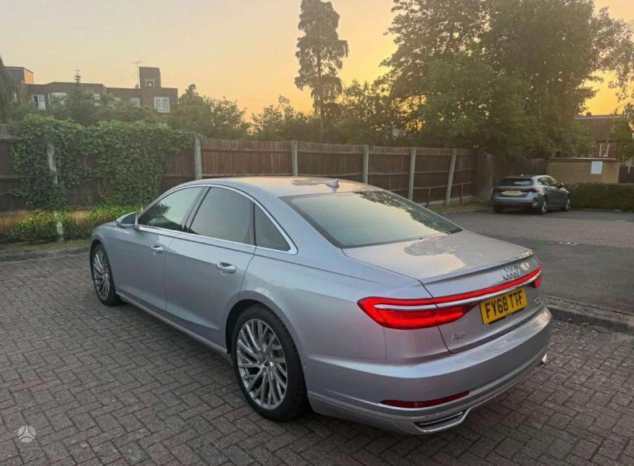 Grey Audi A8 2018 in Telschi, with an engine capacity of 2.97 L and mileage of 105 thousand km for 15000 €, photo 4 on AUTOMOTO.COM.LV