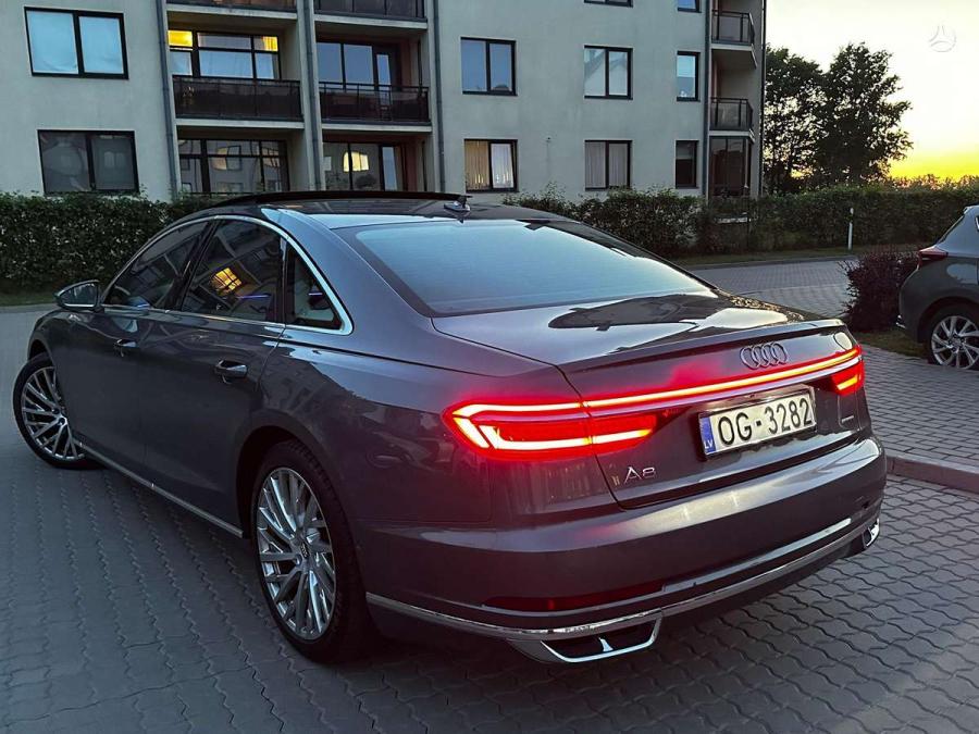 Grey Audi A8 2018 in Riga, with an engine capacity of 3.00 L and mileage of 262 thousand km for 32700 €, photo 10 on AUTOMOTO.COM.LV