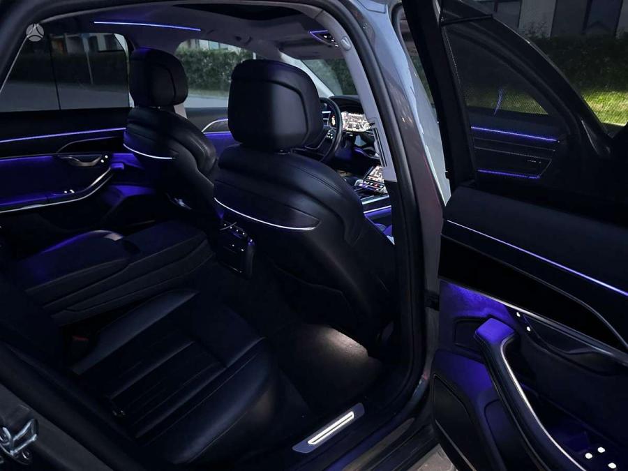Grey Audi A8 2018 in Riga, with an engine capacity of 3.00 L and mileage of 262 thousand km for 32700 €, photo 18 on AUTOMOTO.COM.LV