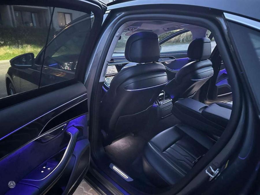Grey Audi A8 2018 in Riga, with an engine capacity of 3.00 L and mileage of 262 thousand km for 32700 €, photo 19 on AUTOMOTO.COM.LV
