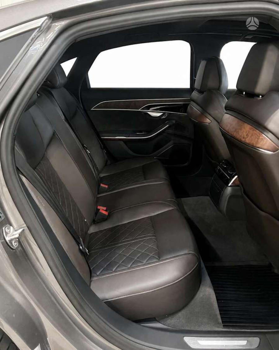Grey Audi A8 2019 in Kaunas, with an engine capacity of 2.97 L and mileage of 197 thousand km for 32800 €, photo 7 on AUTOMOTO.COM.LV