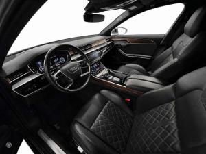 Grey Audi A8 2019 in Kaunas, with an engine capacity of 2.97 L and mileage of 197 thousand km for 32800 €, photo 8 on AUTOMOTO.COM.LV