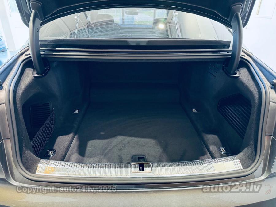Pelēks Audi A8 2020 Pērnava, ar dzinēja tilpumu 3.00 L un nobraukumu 120 tūkst. km par 42900 €, foto 16 vietnē AUTOMOTO.COM.LV