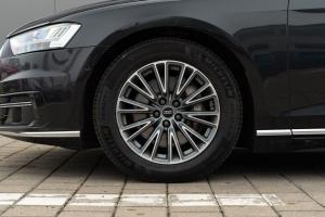 Pelēks Audi A8 2021 Viļņa, ar dzinēja tilpumu 3.00 L un nobraukumu 113 tūkst. km par 48000 €, foto 4 vietnē AUTOMOTO.COM.LV