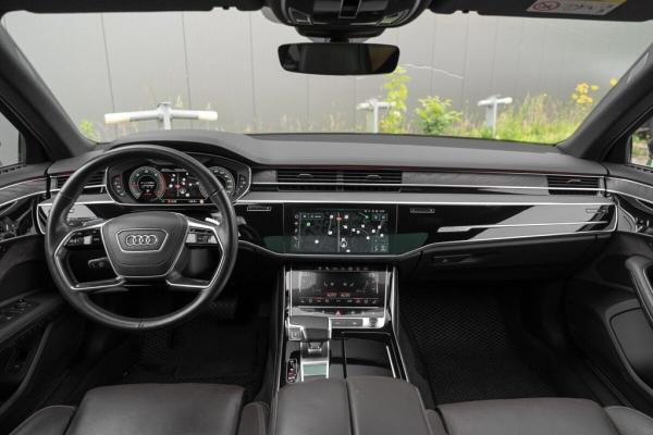 Grey Audi A8 2021 in Vilnius, with an engine capacity of 3.00 L and mileage of 113 thousand km for 48000 €, photo 8 on AUTOMOTO.COM.LV
