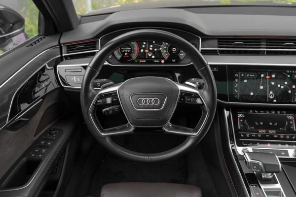 Grey Audi A8 2021 in Vilnius, with an engine capacity of 3.00 L and mileage of 113 thousand km for 48000 €, photo 9 on AUTOMOTO.COM.LV
