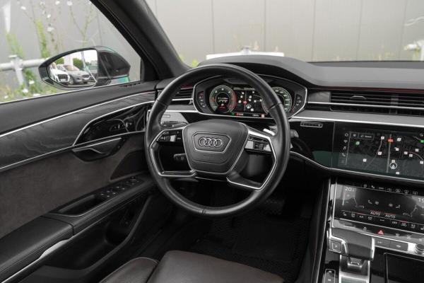 Grey Audi A8 2021 in Vilnius, with an engine capacity of 3.00 L and mileage of 113 thousand km for 48000 €, photo 10 on AUTOMOTO.COM.LV