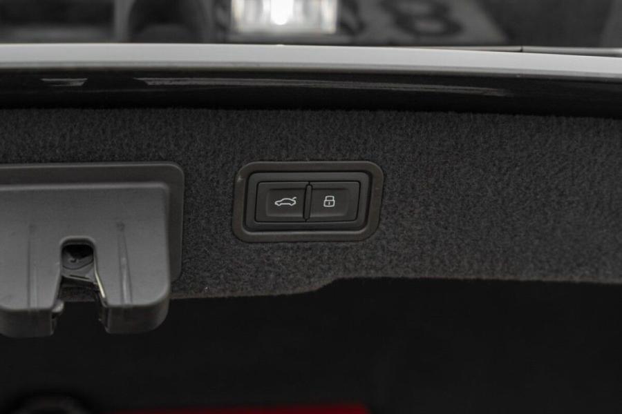 Pelēks Audi A8 2021 Viļņa, ar dzinēja tilpumu 3.00 L un nobraukumu 113 tūkst. km par 48000 €, foto 34 vietnē AUTOMOTO.COM.LV