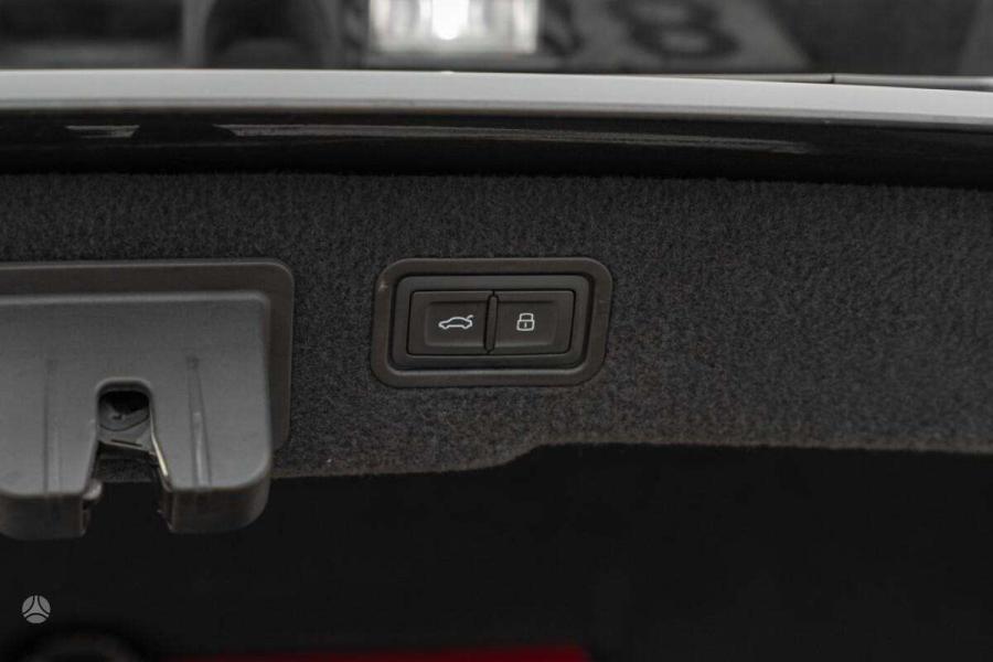 Pelēks Audi A8 2021 Viļņa, ar dzinēja tilpumu 3.00 L un nobraukumu 113 tūkst. km par 48000 €, foto 34 vietnē AUTOMOTO.COM.LV