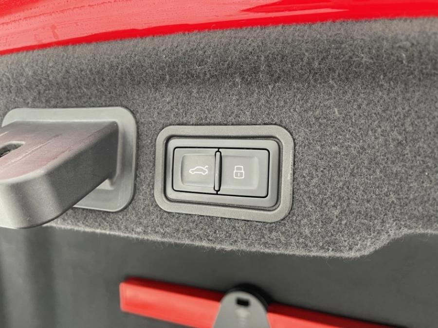 Red Audi A8 2014 in Riga, with an engine capacity of 3.00 L and mileage of 208 thousand km for 19350 €, photo 36 on AUTOMOTO.COM.LV