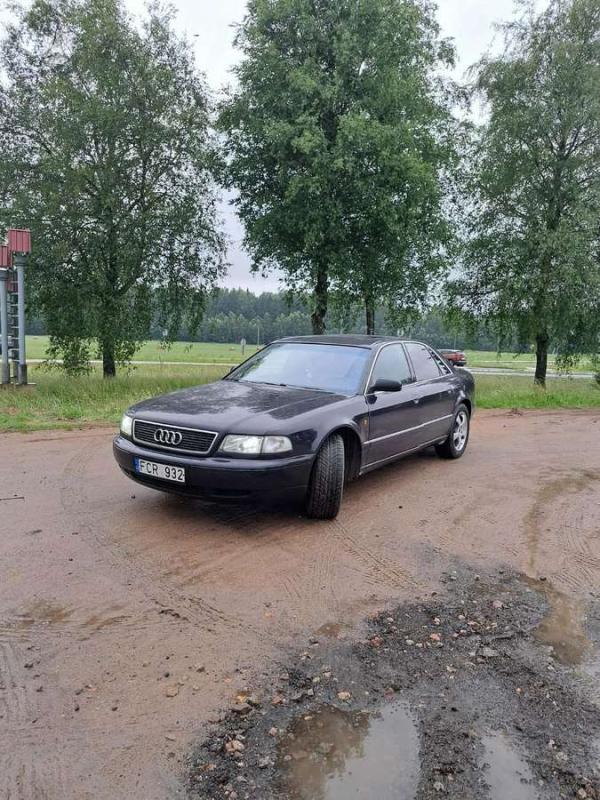 Ауди А8 1998 в Плунге, объемом двигателя 2.50 л и пробегом 407 тыс. км за 1800 €, фото 2 на AUTOMOTO.COM.LV