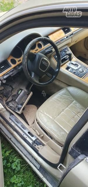 Audi A8 2004 in Vilnius, with an engine capacity of 3.70 L and mileage of 250 thousand km for 1500 €, photo 9 on AUTOMOTO.COM.LV