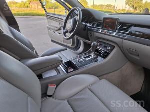 Audi A8 2005 in Daugavpils, with an engine capacity of 4.20 L and mileage of 285 thousand km for 5200 €, photo 8 on AUTOMOTO.COM.LV