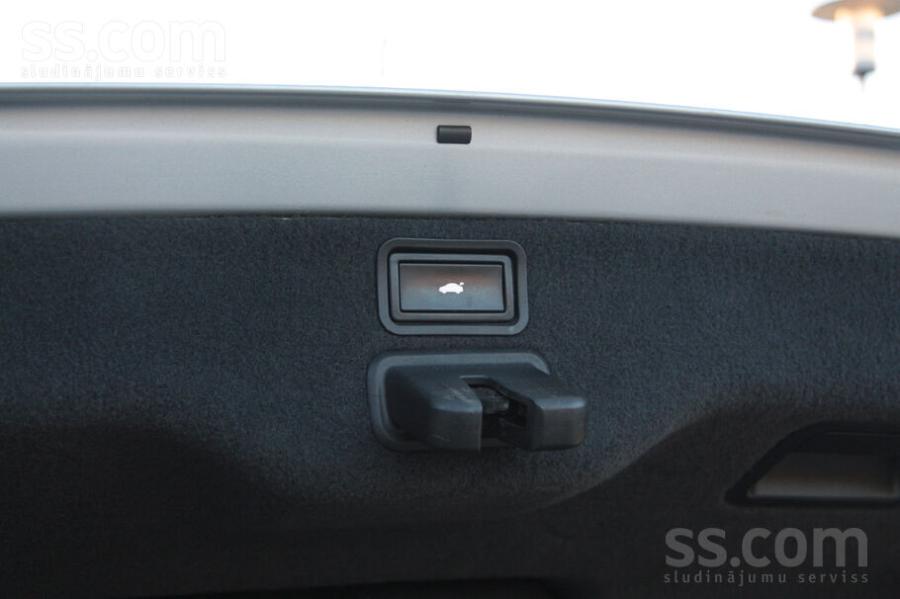 Audi A8 2008 in Riga, with an engine capacity of 3.00 L and mileage of 290 thousand km for 8100 €, photo 25 on AUTOMOTO.COM.LV