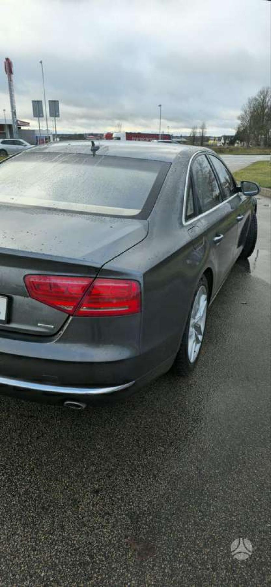 Audi A8 2010 in Panevezys, with an engine capacity of 4.13 L and mileage of 313 thousand km for 11300 €, photo 7 on AUTOMOTO.COM.LV