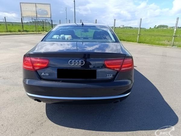 Audi A8 2010 in Vilnius, with an engine capacity of 4.13 L and mileage of 417 thousand km for 8900 €, photo 4 on AUTOMOTO.COM.LV