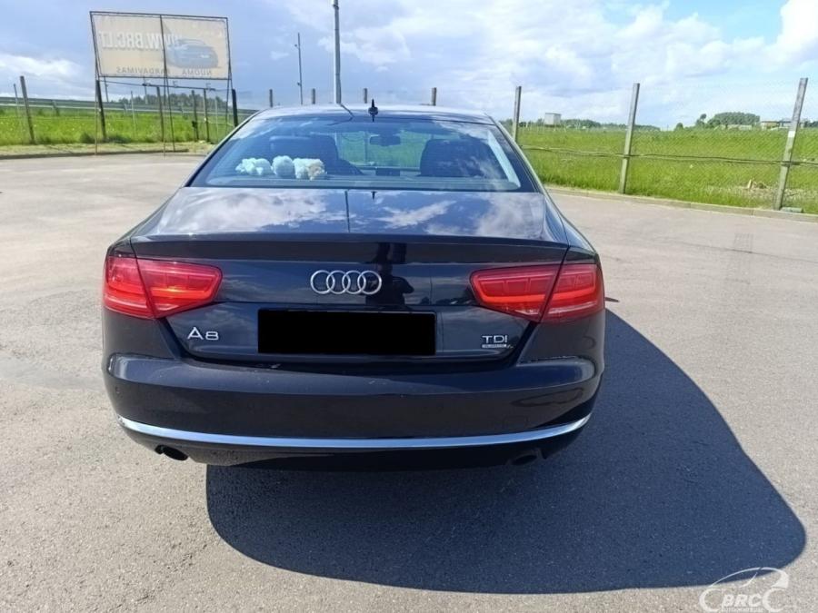 Audi A8 2010 in Vilnius, with an engine capacity of 4.13 L and mileage of 417 thousand km for 8900 €, photo 5 on AUTOMOTO.COM.LV