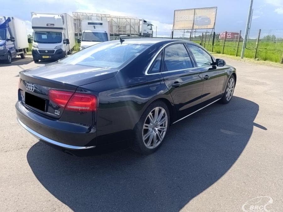 Audi A8 2010 in Vilnius, with an engine capacity of 4.13 L and mileage of 417 thousand km for 8900 €, photo 6 on AUTOMOTO.COM.LV