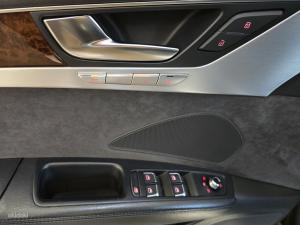 Audi A8 2010 in Turi, with an engine capacity of 4.20 L and mileage of 327 thousand km for 11500 €, photo 26 on AUTOMOTO.COM.LV