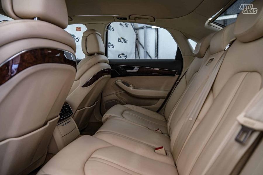 Audi A8 2011 in Kaunas, with an engine capacity of 4.20 L and mileage of 306 thousand km for 12890 €, photo 9 on AUTOMOTO.COM.LV