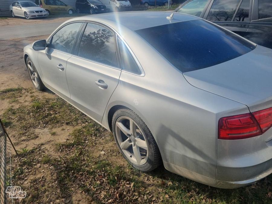 Audi A8 2011 in Taurage, with an engine capacity of 4.20 L and mileage of 295 thousand km for 9200 €, photo 5 on AUTOMOTO.COM.LV