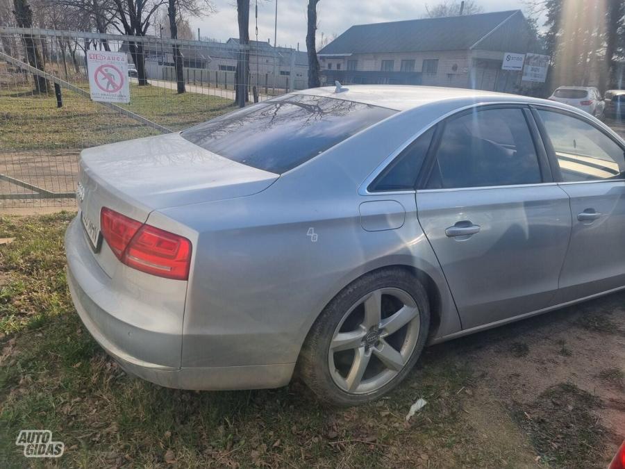 Audi A8 2011 in Taurage, with an engine capacity of 4.20 L and mileage of 295 thousand km for 9200 €, photo 7 on AUTOMOTO.COM.LV