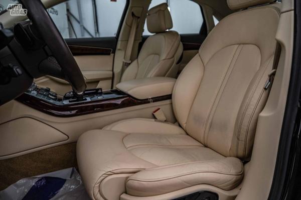 Audi A8 2011 in Kaunas, with an engine capacity of 4.20 L and mileage of 31 thousand km for 12890 €, photo 6 on AUTOMOTO.COM.LV