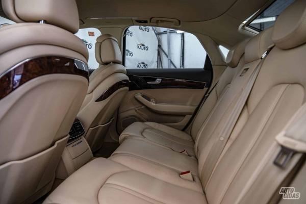 Audi A8 2011 in Kaunas, with an engine capacity of 4.20 L and mileage of 31 thousand km for 12890 €, photo 9 on AUTOMOTO.COM.LV