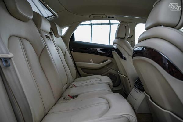 Audi A8 2011 in Kaunas, with an engine capacity of 4.20 L and mileage of 31 thousand km for 12890 €, photo 10 on AUTOMOTO.COM.LV