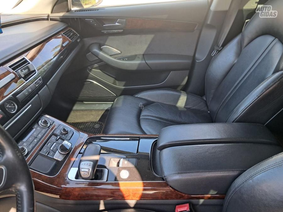 Audi A8 2011 in Ignalina, with an engine capacity of 4.20 L and mileage of 100 thousand km for 10200 €, photo 10 on AUTOMOTO.COM.LV