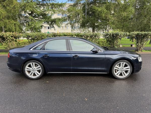 Audi A8 2012 Tallina, ar dzinēja tilpumu 4.20 L un nobraukumu 284 tūkst. km par 14000 €, foto 4 vietnē AUTOMOTO.COM.LV
