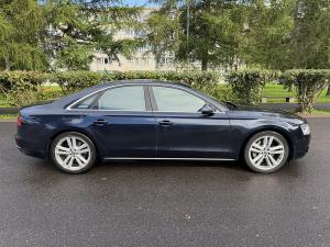 Audi A8 2012 in Tallinn, with an engine capacity of 4.20 L and mileage of 284 thousand km for 14000 €, photo 4 on AUTOMOTO.COM.LV