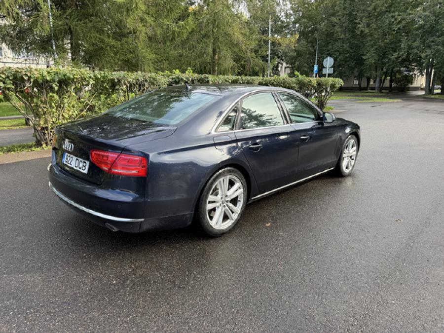 Audi A8 2012 in Tallinn, with an engine capacity of 4.20 L and mileage of 284 thousand km for 14000 €, photo 6 on AUTOMOTO.COM.LV