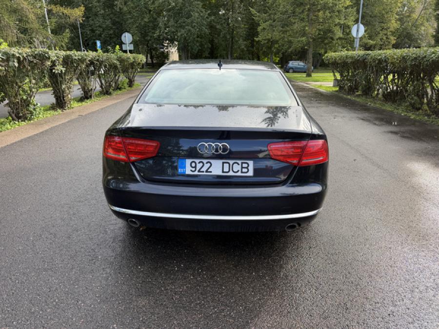 Audi A8 2012 in Tallinn, with an engine capacity of 4.20 L and mileage of 284 thousand km for 14000 €, photo 8 on AUTOMOTO.COM.LV