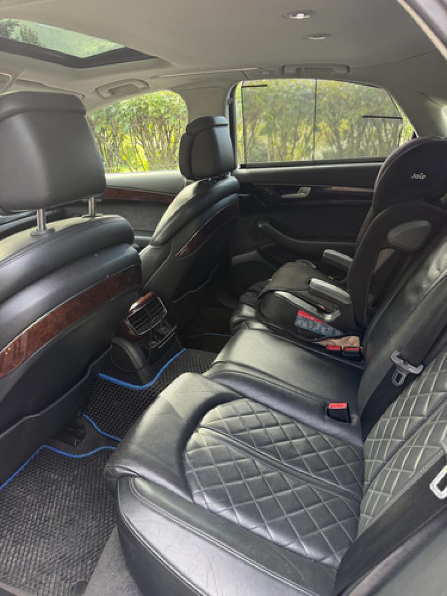 Audi A8 2012 in Tallinn, with an engine capacity of 4.20 L and mileage of 284 thousand km for 14000 €, photo 10 on AUTOMOTO.COM.LV