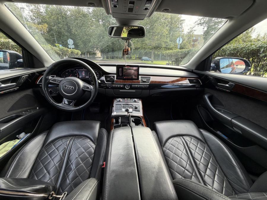 Audi A8 2012 in Tallinn, with an engine capacity of 4.20 L and mileage of 284 thousand km for 14000 €, photo 12 on AUTOMOTO.COM.LV