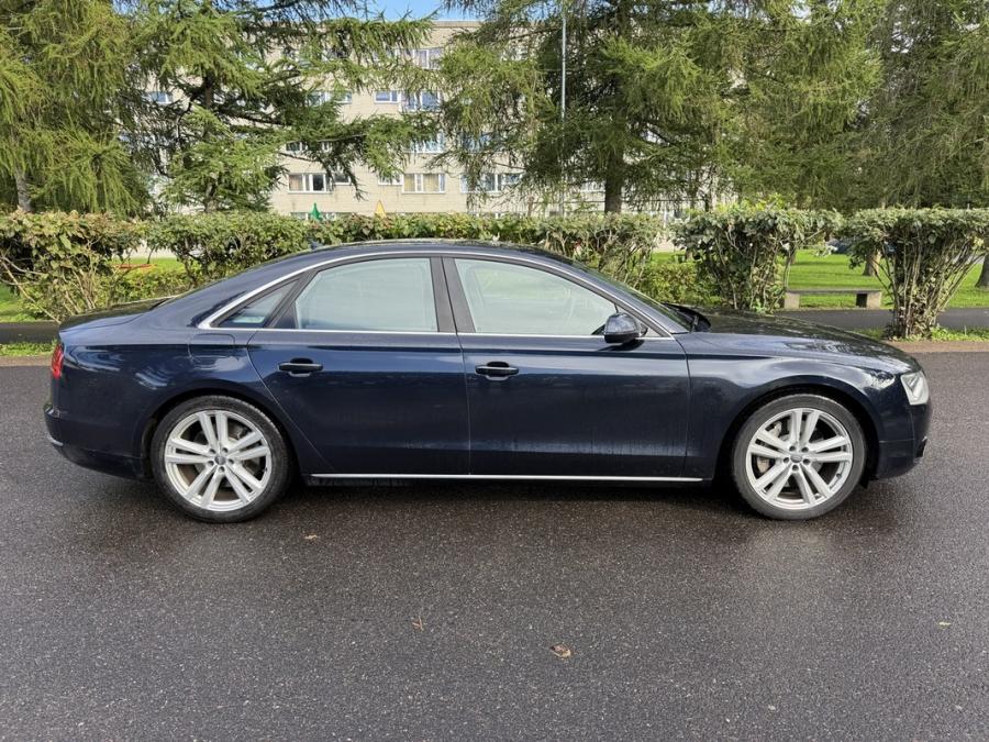 Audi A8 2012 in Tallinn, with an engine capacity of 4.20 L and mileage of 284 thousand km for 14000 €, photo 15 on AUTOMOTO.COM.LV