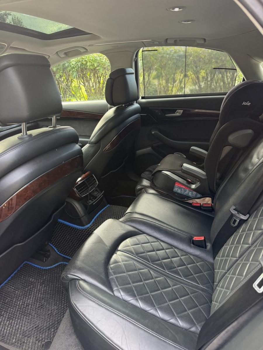 Audi A8 2012 in Tallinn, with an engine capacity of 4.20 L and mileage of 284 thousand km for 14000 €, photo 21 on AUTOMOTO.COM.LV