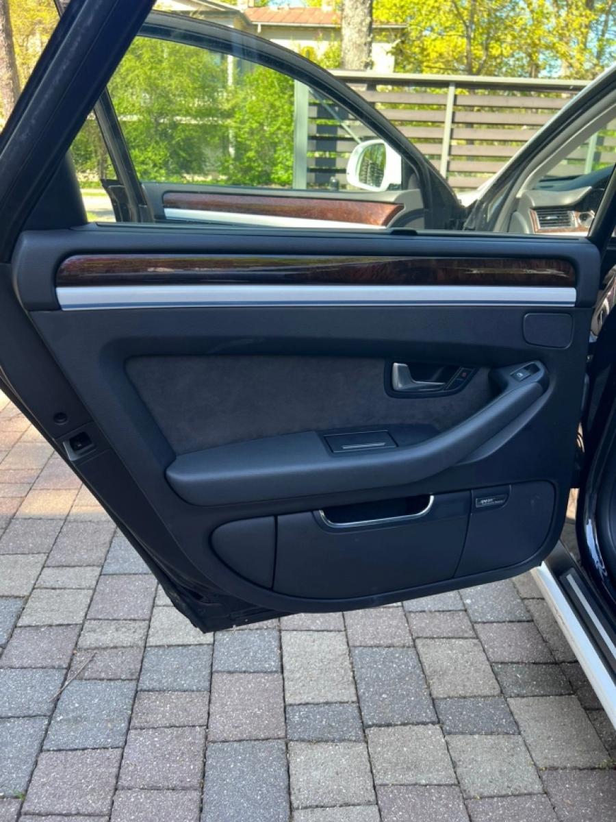 Balts Audi A8 2008 Rīga, ar dzinēja tilpumu 3.00 L un nobraukumu 158 tūkst. km par 9900 €, foto 19 vietnē AUTOMOTO.COM.LV