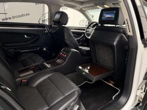 Balts Audi A8 2009 Viļņa, ar dzinēja tilpumu 4.13 L un nobraukumu 244 tūkst. km par 8900 €, foto 21 vietnē AUTOMOTO.COM.LV