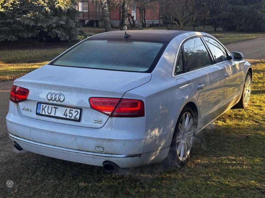 White Audi A8 2012 in Ukmerge, with an engine capacity of 4.20 L and mileage of 170 thousand km for 7300 €, photo 5 on AUTOMOTO.COM.LV