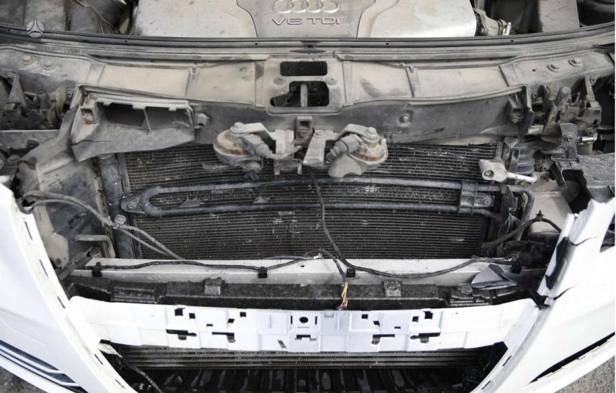 Balts Audi A8 2012 Panevēža, ar dzinēja tilpumu 3.00 L un nobraukumu 350 tūkst. km par 8350 €, foto 5 vietnē AUTOMOTO.COM.LV