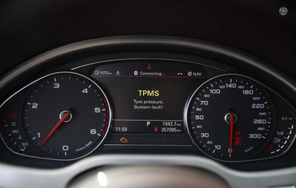 Balts Audi A8 2012 Panevēža, ar dzinēja tilpumu 3.00 L un nobraukumu 350 tūkst. km par 8350 €, foto 6 vietnē AUTOMOTO.COM.LV