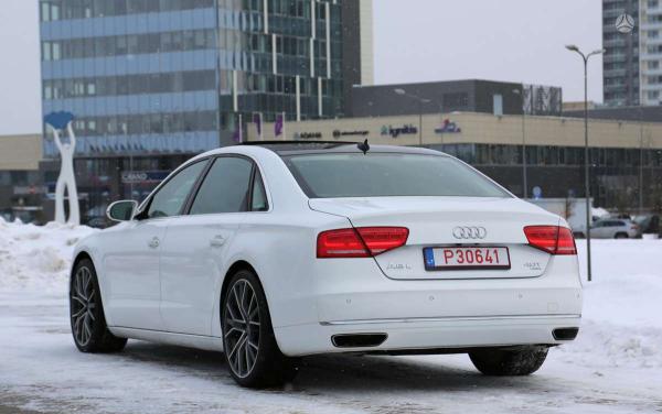 White Audi A8 2013 in Vilnius, with an engine capacity of 4.00 L and mileage of 164 thousand km for 13990 €, photo 7 on AUTOMOTO.COM.LV