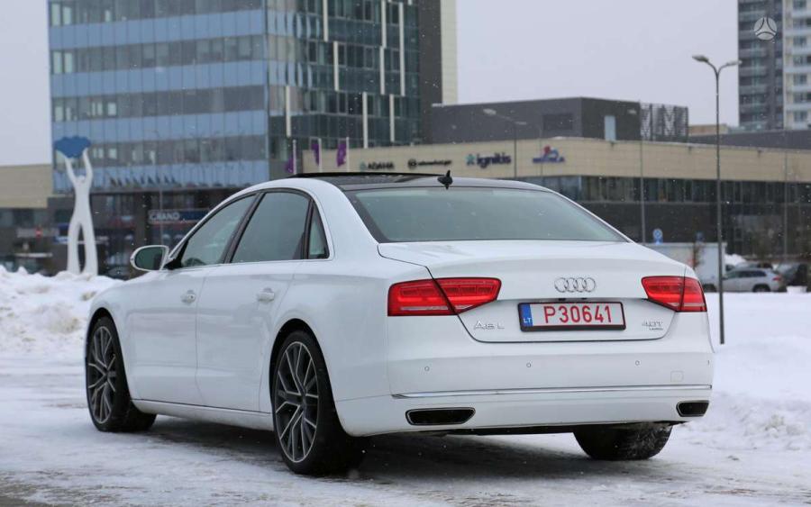 White Audi A8 2013 in Vilnius, with an engine capacity of 4.00 L and mileage of 164 thousand km for 13990 €, photo 7 on AUTOMOTO.COM.LV